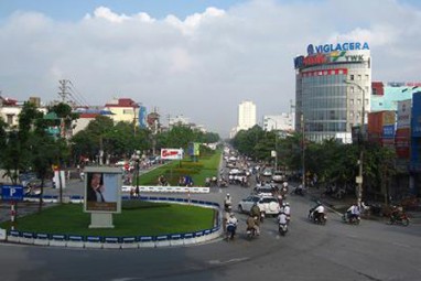 Hoang Quoc Viet Street - My Hanoi Tours